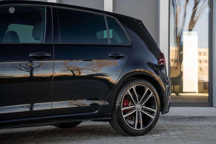 Black Volkswagen Golf 2018 in Vilnius, with an engine capacity of 1.97 L and mileage of 127 thousand km for 16299 €, photo 1 on AUTOMOTO.COM.LV