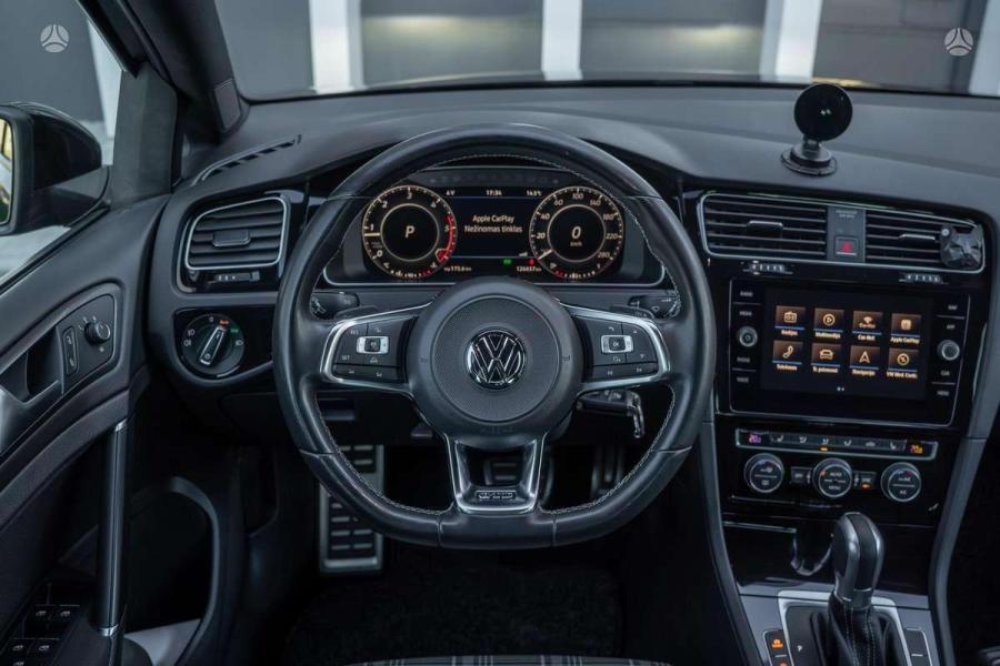 Black Volkswagen Golf 2018 in Vilnius, with an engine capacity of 1.97 L and mileage of 127 thousand km for 16299 €, photo 3 on AUTOMOTO.COM.LV