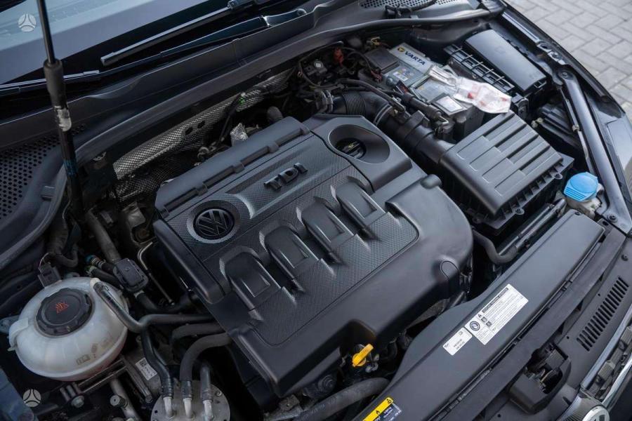 Black Volkswagen Golf 2018 in Vilnius, with an engine capacity of 1.97 L and mileage of 127 thousand km for 16299 €, photo 7 on AUTOMOTO.COM.LV