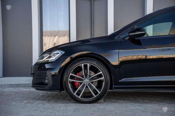 Melns Volkswagen Golf 2018 Viļņa, ar dzinēja tilpumu 1.97 L un nobraukumu 127 tūkst. km par 16299 €, foto 7 vietnē AUTOMOTO.COM.LV