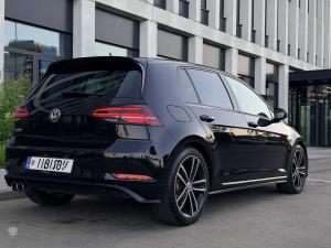 Black Volkswagen Golf 2018 in Vilnius, with an engine capacity of 1.97 L and mileage of 127 thousand km for 15999 €, photo 3 on AUTOMOTO.COM.LV