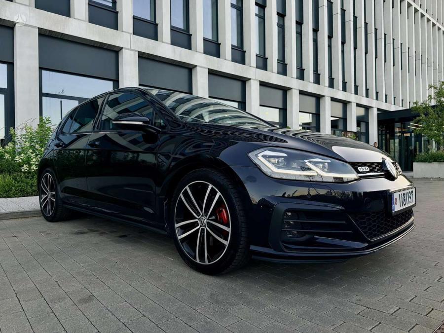 Black Volkswagen Golf 2018 in Vilnius, with an engine capacity of 1.97 L and mileage of 127 thousand km for 15999 €, photo 5 on AUTOMOTO.COM.LV