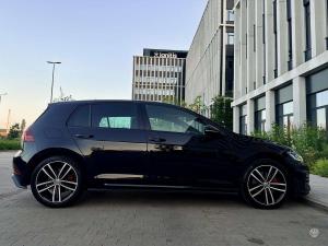 Black Volkswagen Golf 2018 in Vilnius, with an engine capacity of 1.97 L and mileage of 127 thousand km for 15999 €, photo 6 on AUTOMOTO.COM.LV