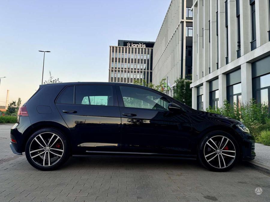 Black Volkswagen Golf 2018 in Vilnius, with an engine capacity of 1.97 L and mileage of 127 thousand km for 15999 €, photo 6 on AUTOMOTO.COM.LV