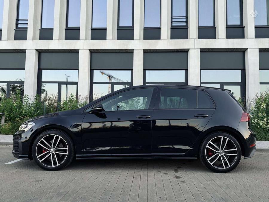 Black Volkswagen Golf 2018 in Vilnius, with an engine capacity of 1.97 L and mileage of 127 thousand km for 15999 €, photo 7 on AUTOMOTO.COM.LV