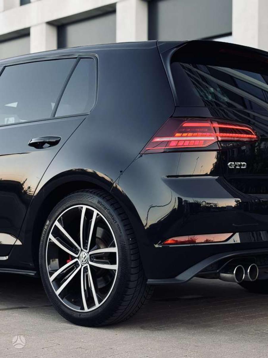 Black Volkswagen Golf 2018 in Vilnius, with an engine capacity of 1.97 L and mileage of 127 thousand km for 15999 €, photo 8 on AUTOMOTO.COM.LV