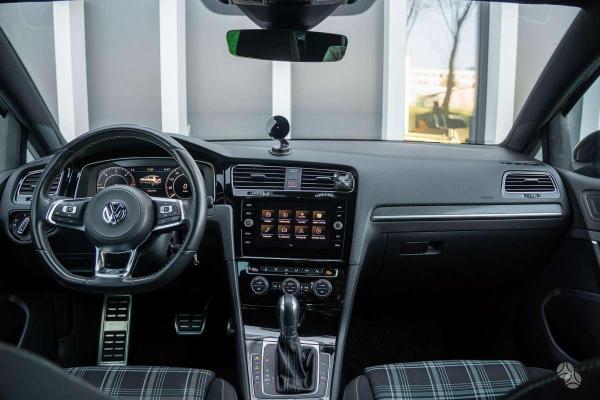 Melns Volkswagen Golf 2018 Viļņa, ar dzinēja tilpumu 1.97 L un nobraukumu 127 tūkst. km par 15999 €, foto 8 vietnē AUTOMOTO.COM.LV