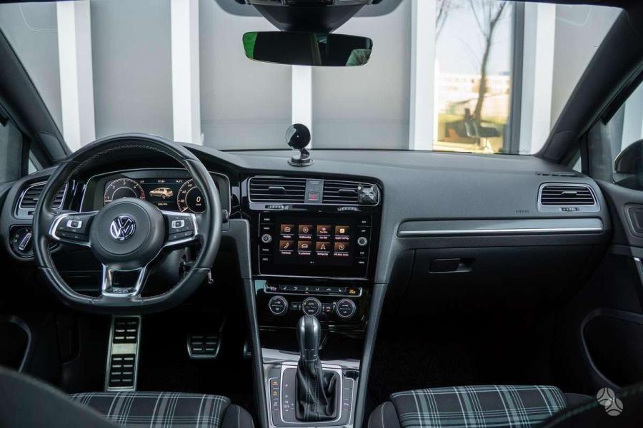 Black Volkswagen Golf 2018 in Vilnius, with an engine capacity of 1.97 L and mileage of 127 thousand km for 15999 €, photo 9 on AUTOMOTO.COM.LV