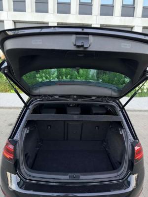 Black Volkswagen Golf 2018 in Vilnius, with an engine capacity of 1.97 L and mileage of 127 thousand km for 15999 €, photo 19 on AUTOMOTO.COM.LV