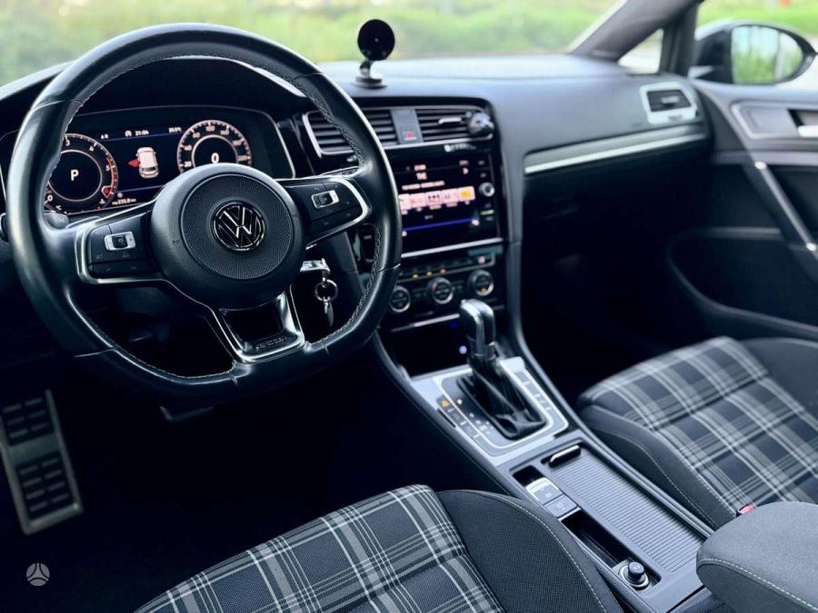 Black Volkswagen Golf 2018 in Vilnius, with an engine capacity of 1.97 L and mileage of 127 thousand km for 15999 €, photo 20 on AUTOMOTO.COM.LV