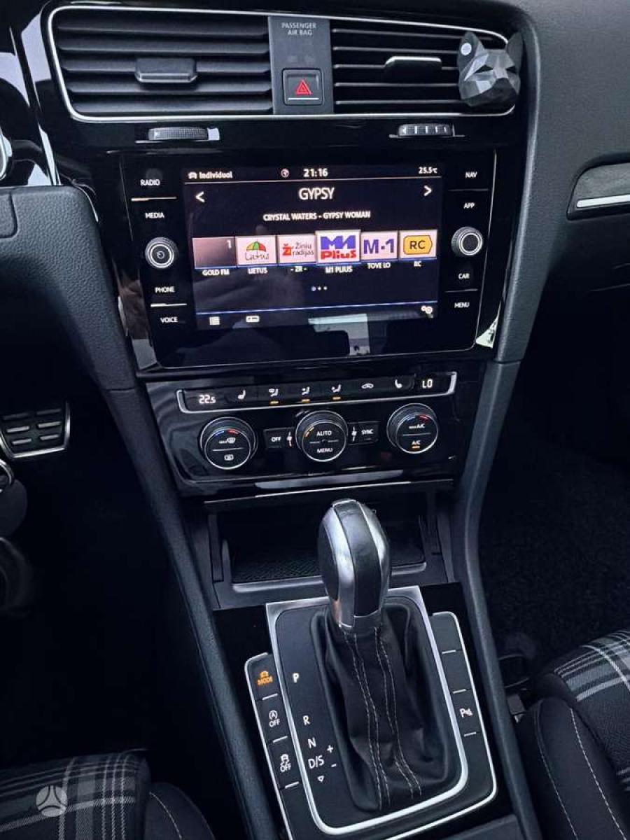 Black Volkswagen Golf 2018 in Vilnius, with an engine capacity of 1.97 L and mileage of 127 thousand km for 15999 €, photo 22 on AUTOMOTO.COM.LV
