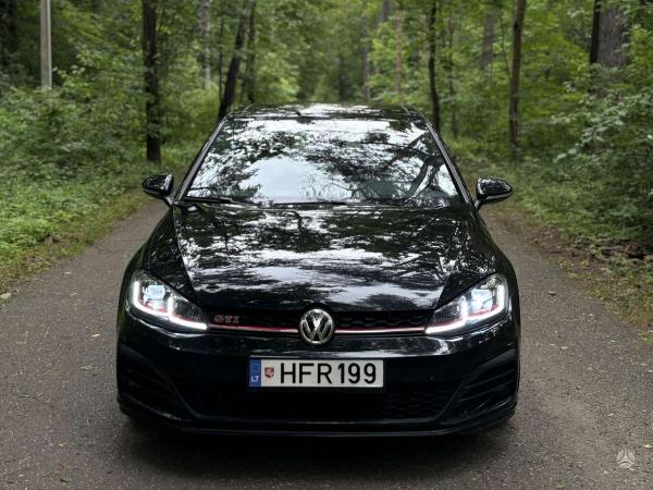 Melns Volkswagen Golf 2019 Viļņa, ar dzinēja tilpumu 1.98 L un nobraukumu 58 tūkst. km par 18999 €, foto 2 vietnē AUTOMOTO.COM.LV