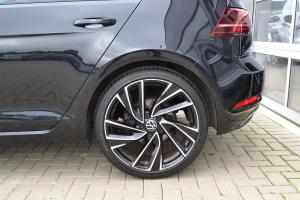 Black Volkswagen Golf 2019 in Vilnius, with an engine capacity of 1.50 L and mileage of 231 thousand km for 12000 €, photo 7 on AUTOMOTO.COM.LV