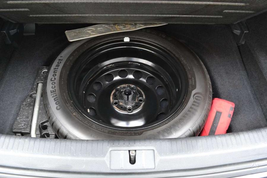 Black Volkswagen Golf 2019 in Vilnius, with an engine capacity of 1.50 L and mileage of 231 thousand km for 12000 €, photo 24 on AUTOMOTO.COM.LV