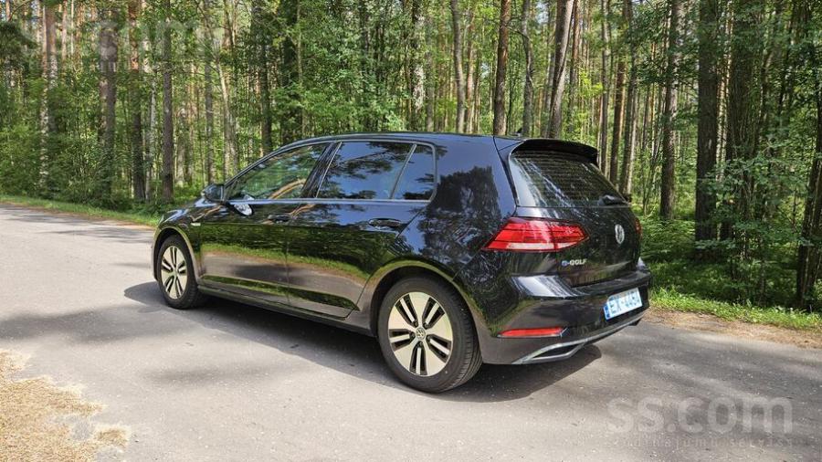 Black Volkswagen Golf 2020 in Riga, with an engine capacity of 1.50 L and mileage of 104 thousand km for 13500 €, photo 4 on AUTOMOTO.COM.LV