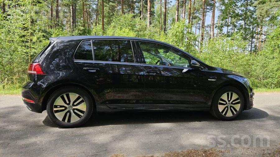 Black Volkswagen Golf 2020 in Riga, with an engine capacity of 1.50 L and mileage of 104 thousand km for 13500 €, photo 6 on AUTOMOTO.COM.LV