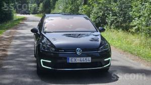 Black Volkswagen Golf 2020 in Riga, with an engine capacity of 1.60 L and mileage of 104 thousand km for 12900 €, photo 2 on AUTOMOTO.COM.LV