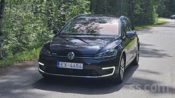 Black Volkswagen Golf 2020 in Riga, with an engine capacity of 1.60 L and mileage of 104 thousand km for 12900 €, photo 3 on AUTOMOTO.COM.LV
