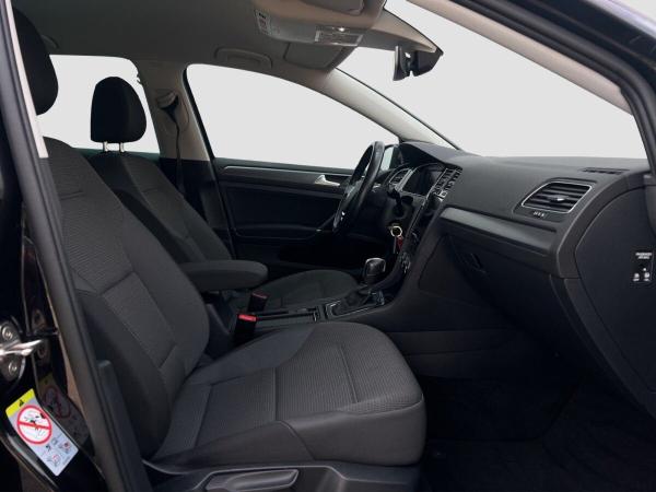 Melns Volkswagen Golf 2020 Pērnava, ar dzinēja tilpumu 0.00 L un nobraukumu 71 tūkst. km par 16950 €, foto 5 vietnē AUTOMOTO.COM.LV