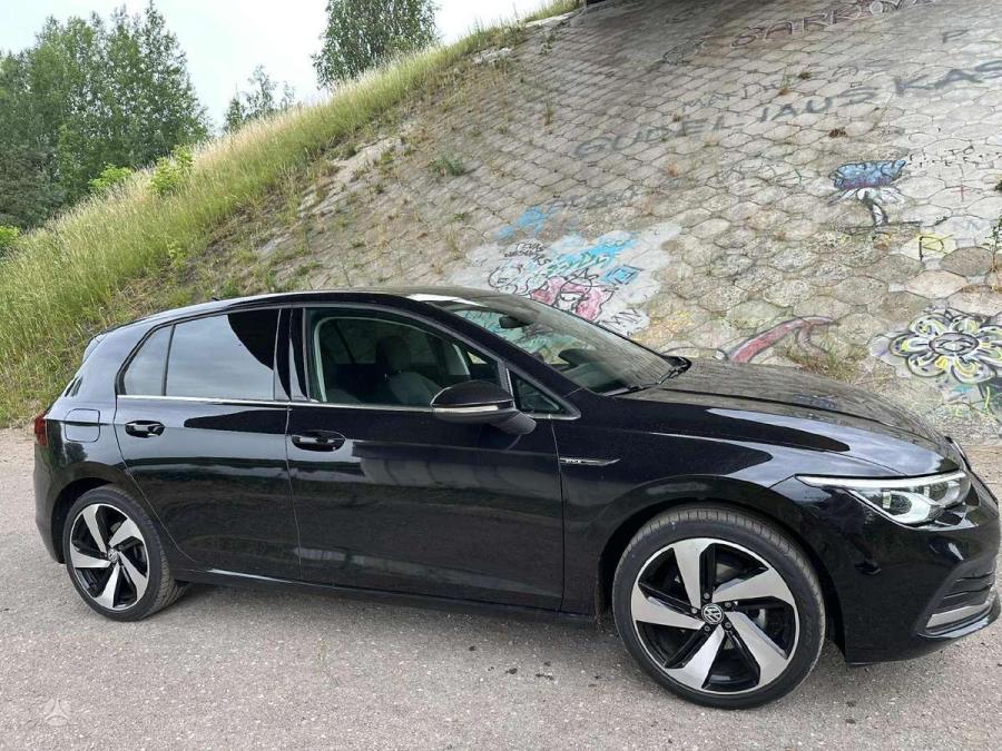 Melns Volkswagen Golf 2021 Jonava, ar dzinēja tilpumu 1.50 L un nobraukumu 79 tūkst. km par 18700 €, foto 10 vietnē AUTOMOTO.COM.LV