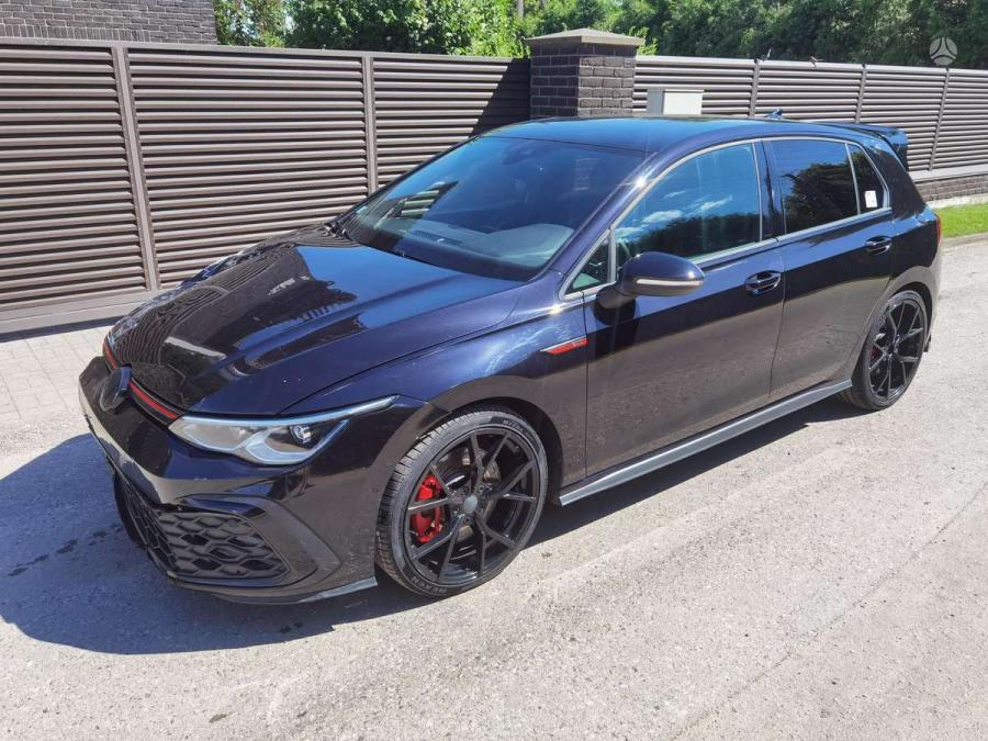 Black Volkswagen Golf 2021 in Kaunas, with an engine capacity of 1.98 L and mileage of 140 thousand km for 13900 €, photo 4 on AUTOMOTO.COM.LV
