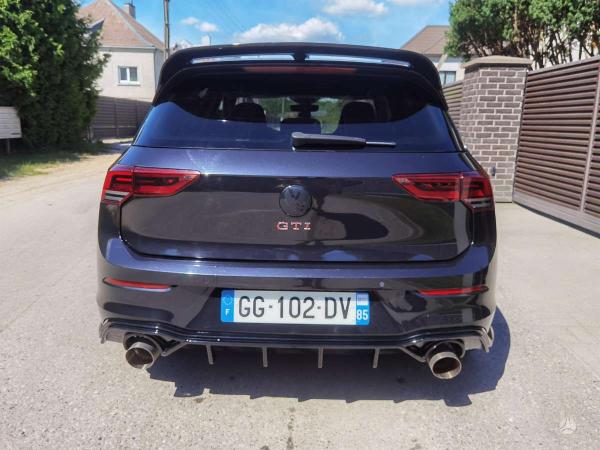 Black Volkswagen Golf 2021 in Kaunas, with an engine capacity of 1.98 L and mileage of 140 thousand km for 13900 €, photo 5 on AUTOMOTO.COM.LV
