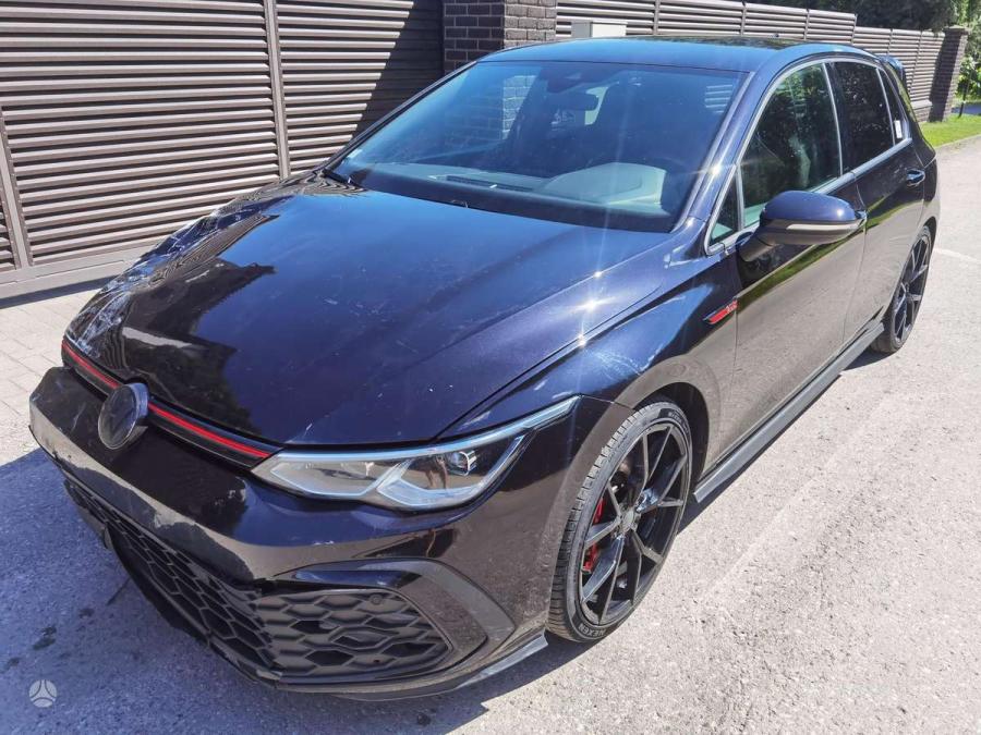 Black Volkswagen Golf 2021 in Kaunas, with an engine capacity of 1.98 L and mileage of 140 thousand km for 13900 €, photo 7 on AUTOMOTO.COM.LV