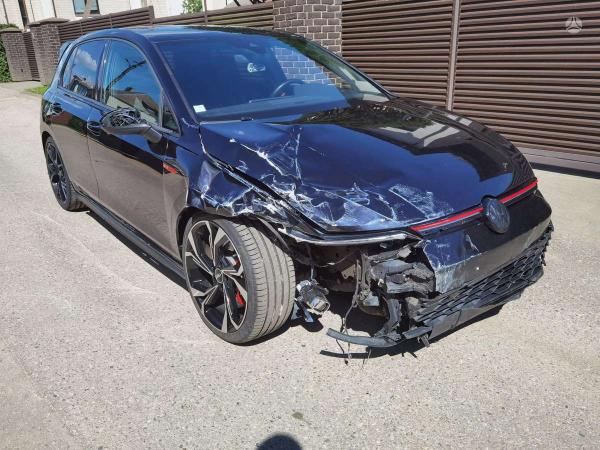 Black Volkswagen Golf 2021 in Kaunas, with an engine capacity of 1.98 L and mileage of 140 thousand km for 13900 €, photo 7 on AUTOMOTO.COM.LV