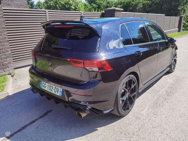 Black Volkswagen Golf 2021 in Kaunas, with an engine capacity of 1.98 L and mileage of 140 thousand km for 13900 €, photo 9 on AUTOMOTO.COM.LV
