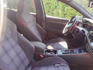 Black Volkswagen Golf 2021 in Kaunas, with an engine capacity of 1.98 L and mileage of 140 thousand km for 13900 €, photo 13 on AUTOMOTO.COM.LV