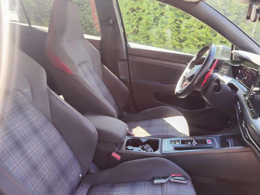 Black Volkswagen Golf 2021 in Kaunas, with an engine capacity of 1.98 L and mileage of 140 thousand km for 13900 €, photo 13 on AUTOMOTO.COM.LV