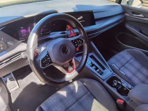 Black Volkswagen Golf 2021 in Kaunas, with an engine capacity of 1.98 L and mileage of 140 thousand km for 13900 €, photo 14 on AUTOMOTO.COM.LV