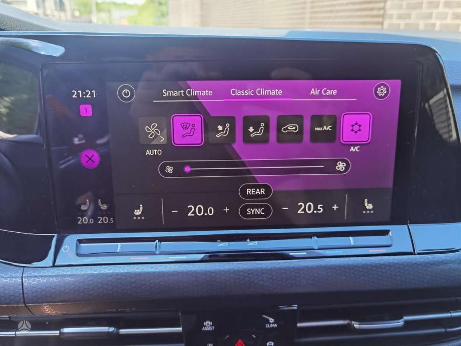 Black Volkswagen Golf 2021 in Kaunas, with an engine capacity of 1.98 L and mileage of 140 thousand km for 13900 €, photo 15 on AUTOMOTO.COM.LV