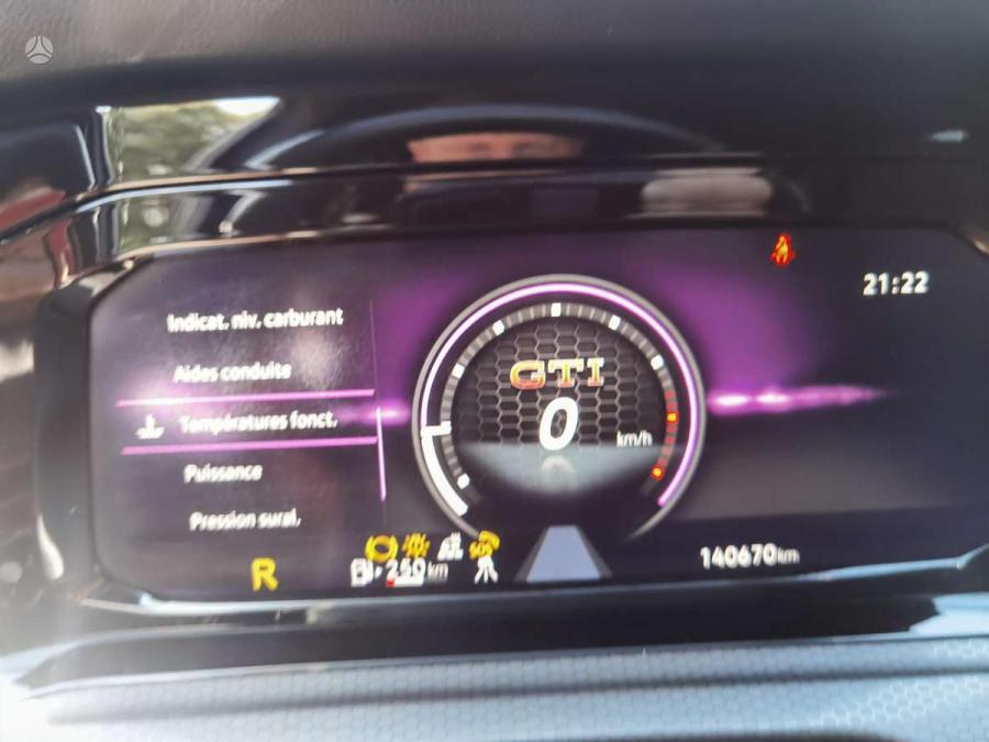 Black Volkswagen Golf 2021 in Kaunas, with an engine capacity of 1.98 L and mileage of 140 thousand km for 13900 €, photo 21 on AUTOMOTO.COM.LV