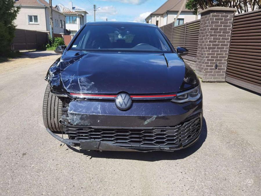 Black Volkswagen Golf 2021 in Kaunas, with an engine capacity of 1.98 L and mileage of 140 thousand km for 13900 €, photo 23 on AUTOMOTO.COM.LV
