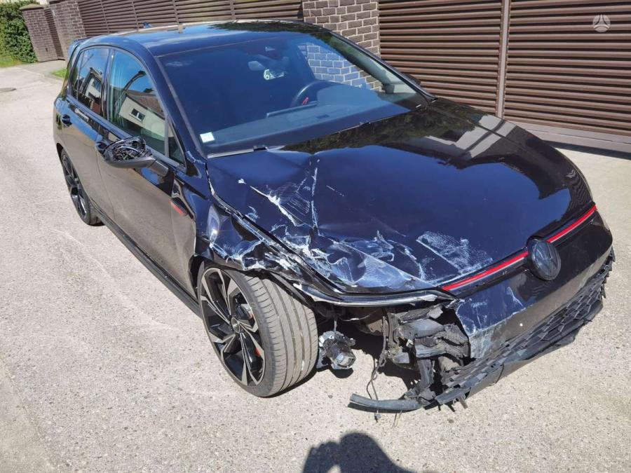 Black Volkswagen Golf 2021 in Kaunas, with an engine capacity of 1.98 L and mileage of 140 thousand km for 13900 €, photo 24 on AUTOMOTO.COM.LV
