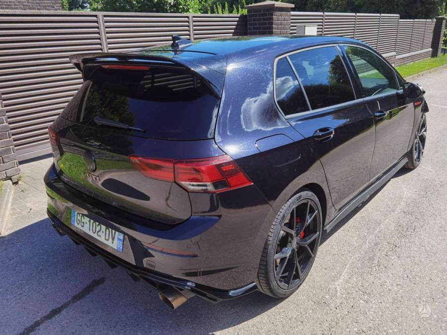 Black Volkswagen Golf 2021 in Kaunas, with an engine capacity of 1.98 L and mileage of 140 thousand km for 13900 €, photo 25 on AUTOMOTO.COM.LV
