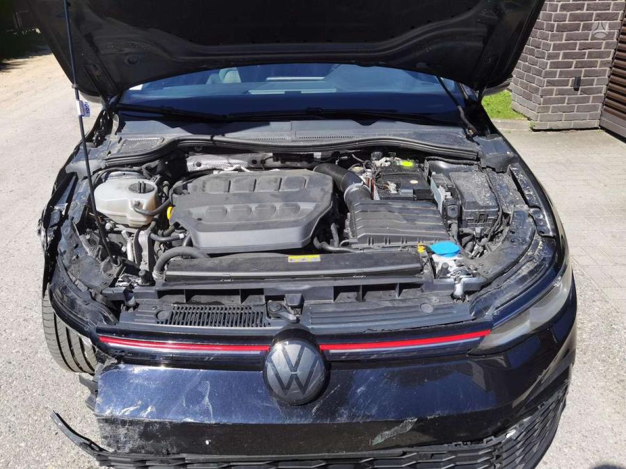 Black Volkswagen Golf 2021 in Kaunas, with an engine capacity of 1.98 L and mileage of 140 thousand km for 13900 €, photo 26 on AUTOMOTO.COM.LV