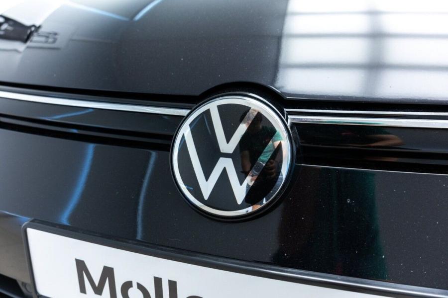 Melns Volkswagen Golf 2021 Jehvi, ar dzinēja tilpumu 2.00 L un nobraukumu 156 tūkst. km par 13750 €, foto 19 vietnē AUTOMOTO.COM.LV