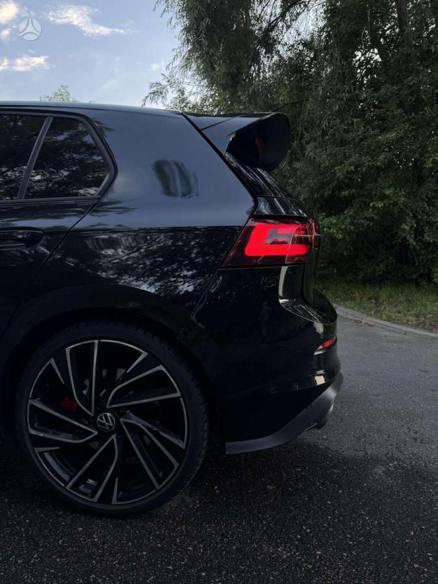 Melns Volkswagen Golf 2021 Panevēža, ar dzinēja tilpumu 1.98 L un nobraukumu 45 tūkst. km par 13900 €, foto 8 vietnē AUTOMOTO.COM.LV