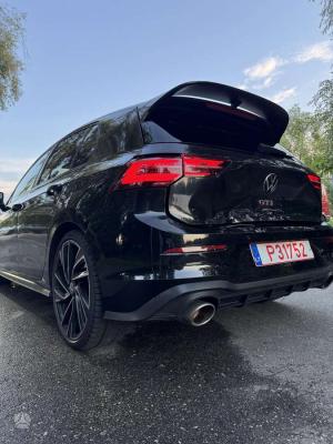 Melns Volkswagen Golf 2021 Panevēža, ar dzinēja tilpumu 1.98 L un nobraukumu 45 tūkst. km par 13900 €, foto 9 vietnē AUTOMOTO.COM.LV
