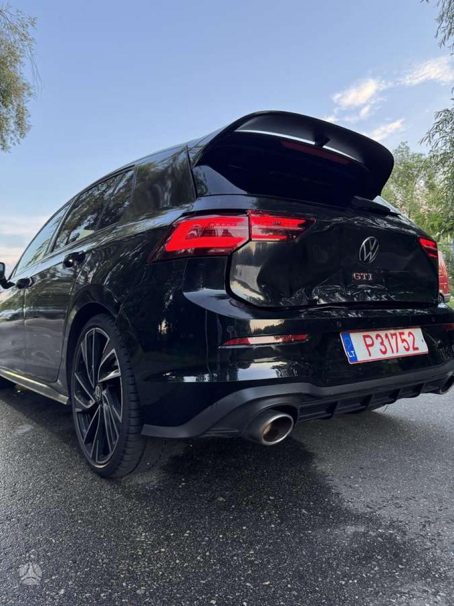 Melns Volkswagen Golf 2021 Panevēža, ar dzinēja tilpumu 1.98 L un nobraukumu 45 tūkst. km par 13900 €, foto 9 vietnē AUTOMOTO.COM.LV
