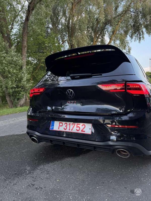 Melns Volkswagen Golf 2021 Panevēža, ar dzinēja tilpumu 1.98 L un nobraukumu 45 tūkst. km par 13900 €, foto 10 vietnē AUTOMOTO.COM.LV