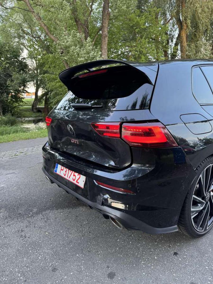 Melns Volkswagen Golf 2021 Panevēža, ar dzinēja tilpumu 1.98 L un nobraukumu 45 tūkst. km par 13900 €, foto 13 vietnē AUTOMOTO.COM.LV