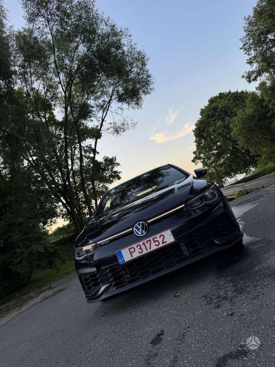 Melns Volkswagen Golf 2021 Panevēža, ar dzinēja tilpumu 1.98 L un nobraukumu 45 tūkst. km par 13900 €, foto 14 vietnē AUTOMOTO.COM.LV