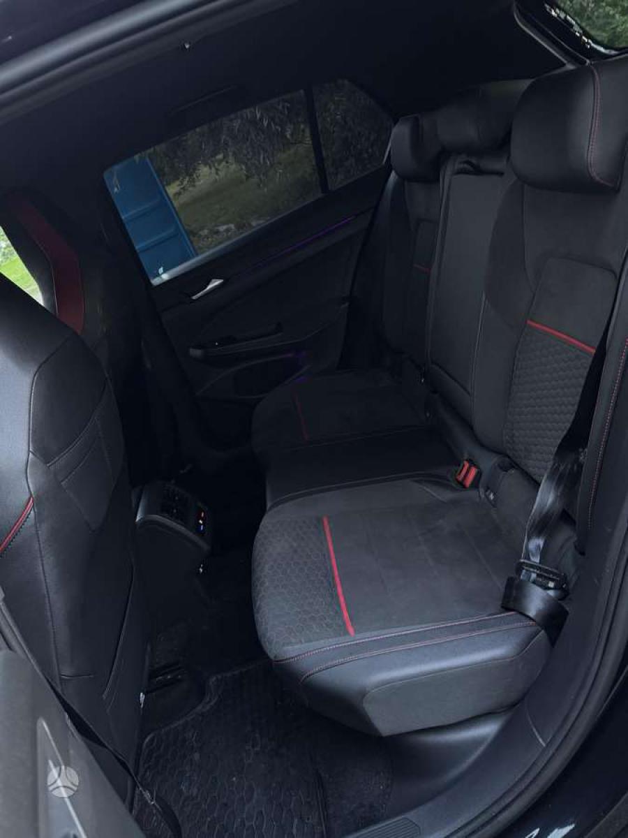 Melns Volkswagen Golf 2021 Panevēža, ar dzinēja tilpumu 1.98 L un nobraukumu 45 tūkst. km par 13900 €, foto 24 vietnē AUTOMOTO.COM.LV