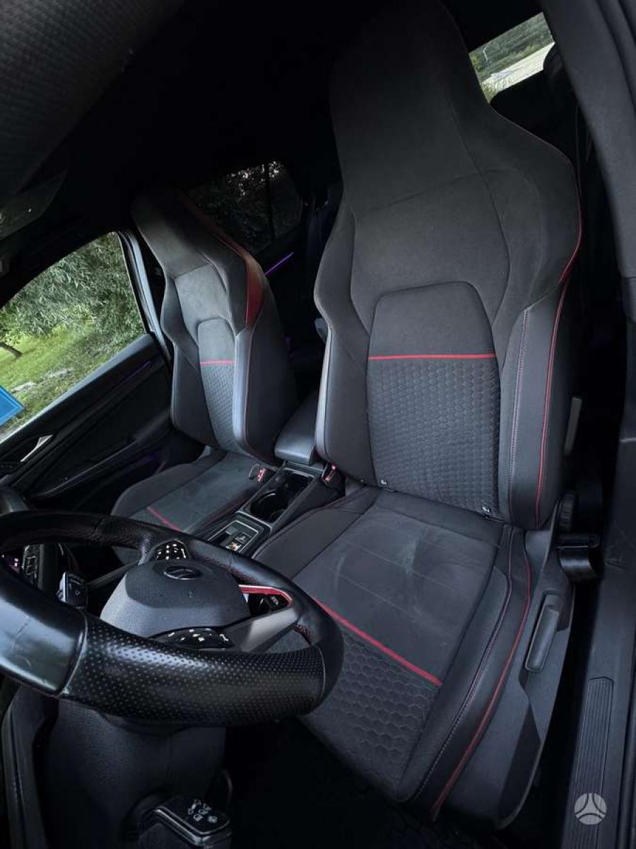 Melns Volkswagen Golf 2021 Panevēža, ar dzinēja tilpumu 1.98 L un nobraukumu 45 tūkst. km par 13900 €, foto 26 vietnē AUTOMOTO.COM.LV
