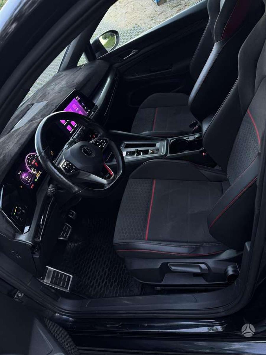 Melns Volkswagen Golf 2021 Panevēža, ar dzinēja tilpumu 1.98 L un nobraukumu 45 tūkst. km par 13900 €, foto 28 vietnē AUTOMOTO.COM.LV