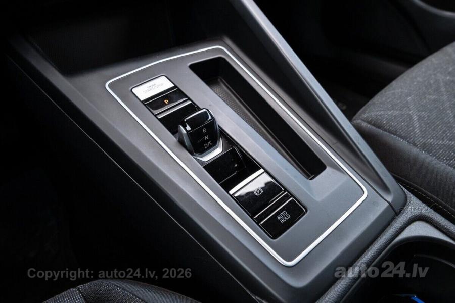 Melns Volkswagen Golf 2022 Rīga, ar dzinēja tilpumu 1.00 L un nobraukumu 133 tūkst. km par 16346 €, foto 17 vietnē AUTOMOTO.COM.LV