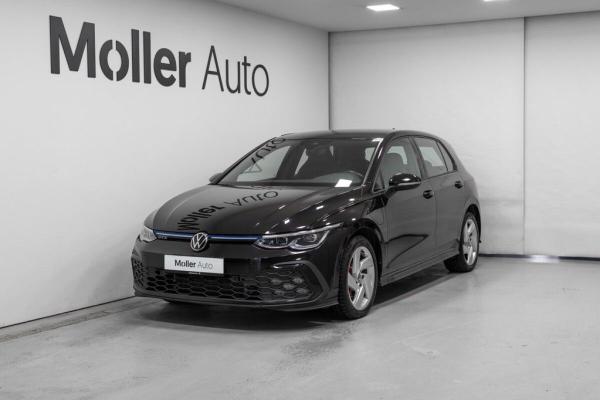 Black Volkswagen Golf 2022 in Vilnius, with an engine capacity of 1.40 L and mileage of 122 thousand km for 18900 €, photo 4 on AUTOMOTO.COM.LV